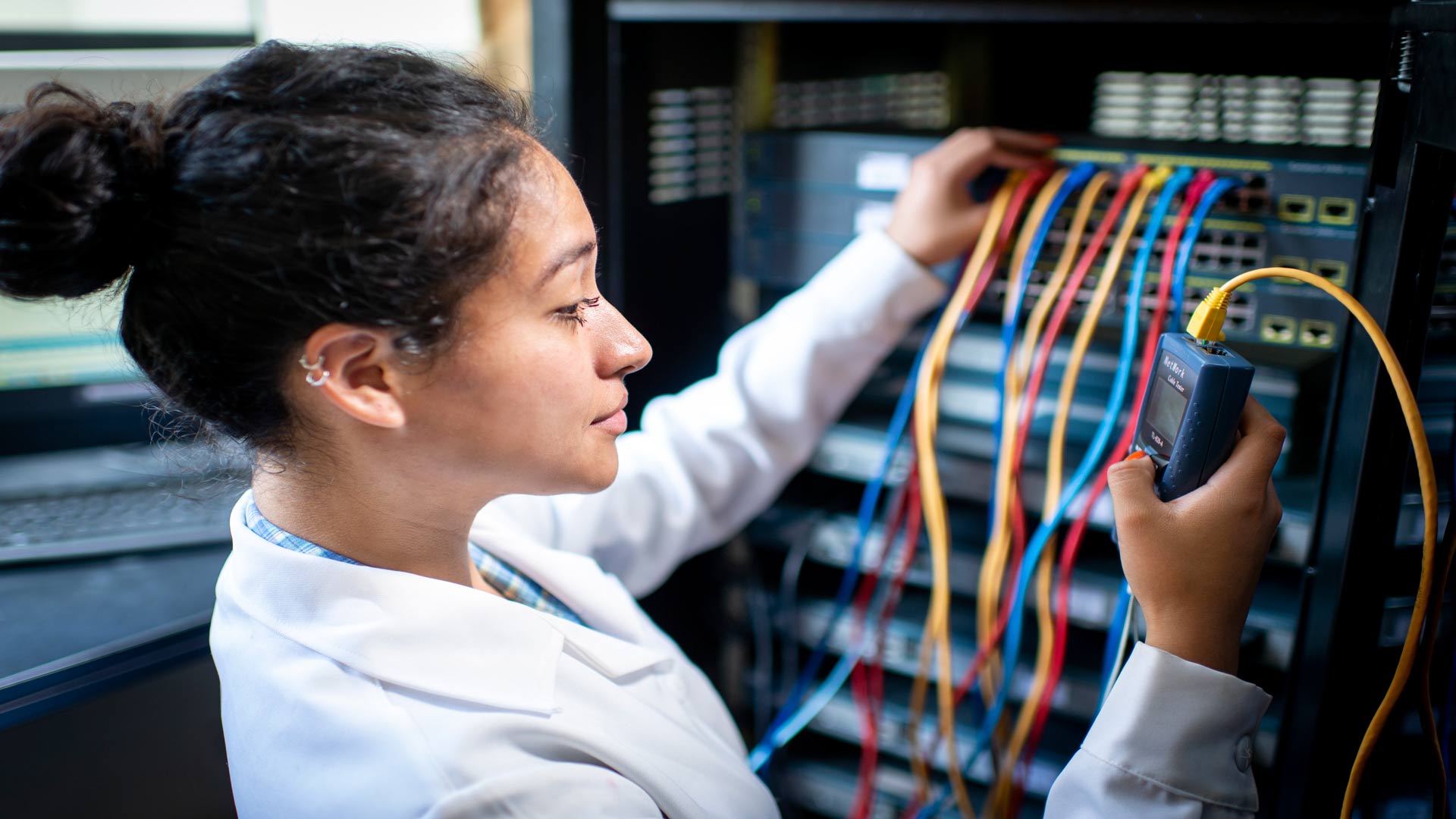 Ingeniería Electrónica y de Telecomunicaciones - Universidad Católica ...